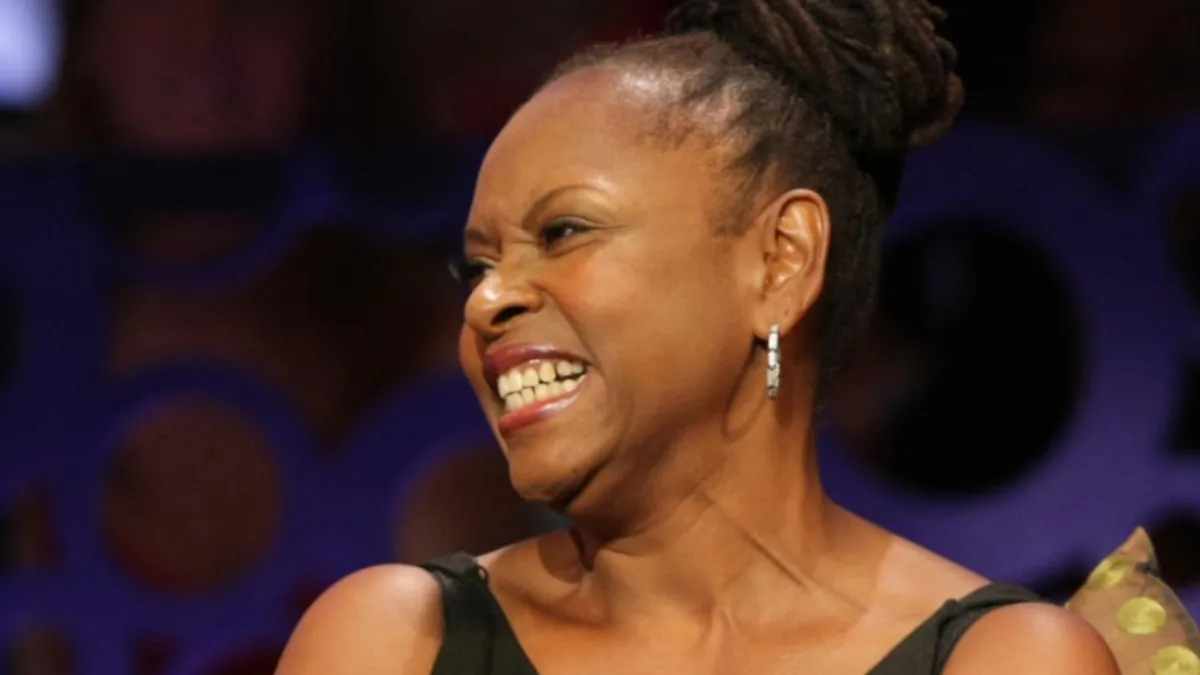 Robin Quivers Net Worth: Salary, Career, and Life Story - Sacco Trend ...